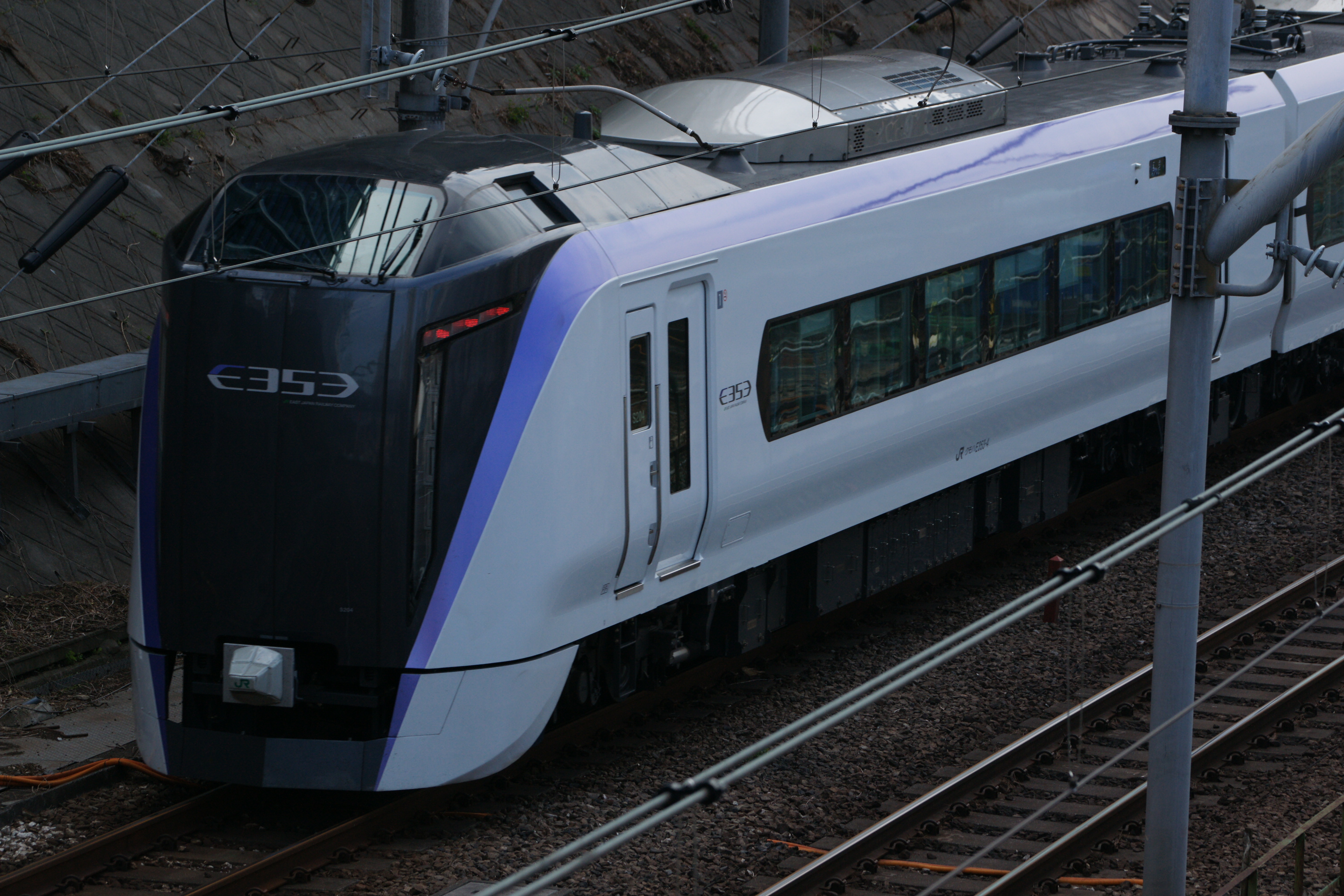 あずさ・かいじにE353系進出-運用範囲を拡大するE353系